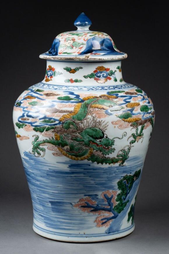 CHINE - XVIIe siècle - Période Transition POTICHE couverte à décor d'un ...